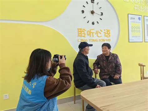 传媒 开展岁月无痕爱留影重阳节志愿服务活动