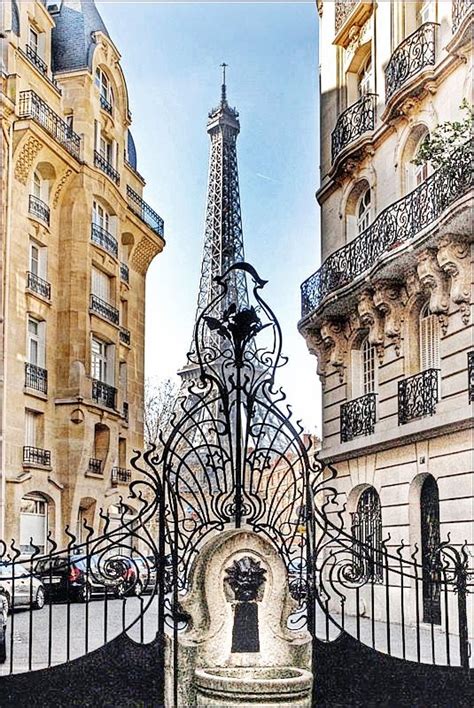 Le Square Rapp à Paris Vii Square Surrounded By Art Nouveau Buildings