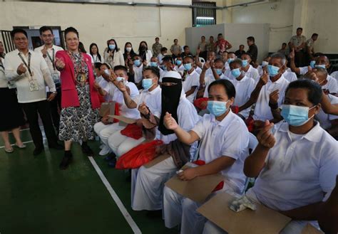 Acosta Catapang Oversee Prisoner Release The Manila Times