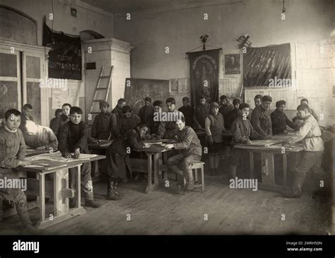 Minsk United Jewish Vocational School Drawing Lesson 1920 1929 In The Early Part Of The