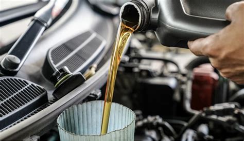 ТОП 5 помилок при заміні моторної оливи які можуть пошкодити двигун НашКиїв Ua