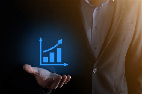 긍정적 인 이익 성장과 그래프를 들고 사업가 남자 그의 사업에서 차트 긍정적 인 지표의 성장과 계획 그래프 성장더 많은 수익성과 성장 개념에 대한 스톡 사진 및 기타 이미지