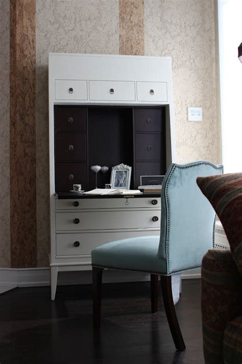 가구 거실 매달린 벽 서랍장 수직 쐈어 안락의자 예술 원목 바닥 인테리어 인테리어 디자인 전기 램프 프레임