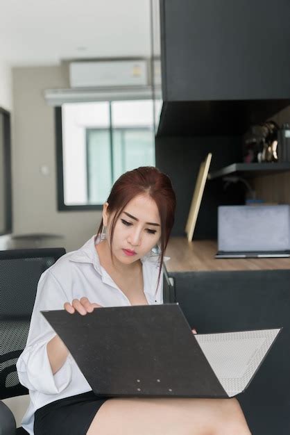 Premium Photo Portrait Of Asian Sexy Woman In The Officethailand People