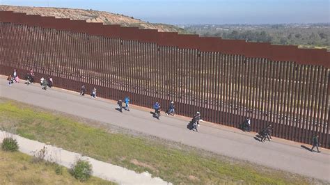 국경 불법 이민자 망명 제한 효과밀입국 시도 ‘25 급감