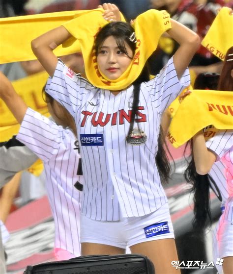 `경기장의 꽃` 치어리더 열전 김이서 치어리더 `이렇게 귀여우면 반칙` 엑`s Hd포토 Zum 뉴스