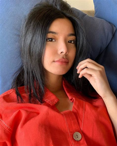 Portraits Of Chilla Kiana Beautiful Singer From Surabaya Who Fills Disney Songs