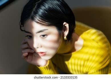 スキンケアと化粧品のコンセプトのための中年アジアの女性の美しいポートレート写真素材2384633519 Shutterstock