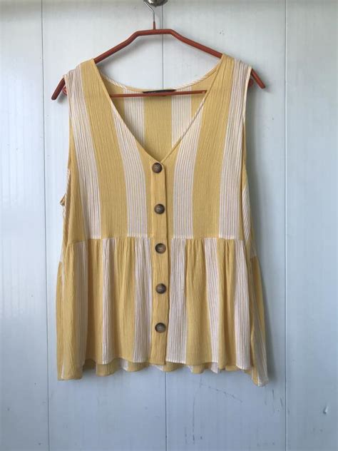 Топ на гудзиках — ціна 40 грн у каталозі Топи Купити жіночі речі за доступною ціною на Шафі