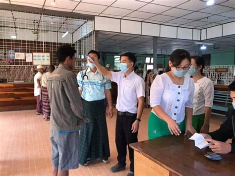 လှိုင်းဘွဲမြို့ မြန်မာ့စီးပွားရေးဘဏ်တွင် ပင်စင်လာရောက် ထုတ်ယူသူများအား ကိုရိုနာဗိုင်းရပ် စ် ရောဂ