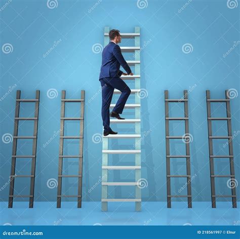 Conceito De Progressão Na Carreira Com Várias Escadas Imagem De Stock