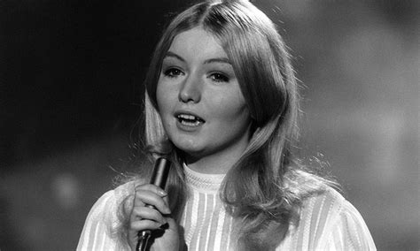 Mary Hopkin Hitmaking Welsh Pop Singer Udiscover Music