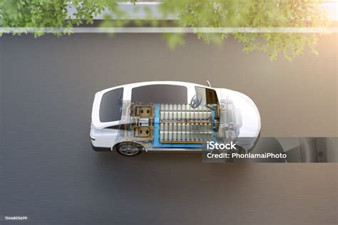 도로에 배터리 셀 팩이 있는 Ev 자동차 또는 전기 자동차 자동화 기술에 대한 스톡 사진 및 기타 이미지 자동화 기술 교통수단 전기 자동차 대체 연료 자동차 Istock