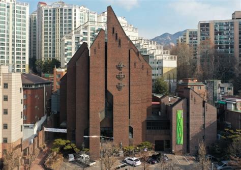 하늘의 뜻 빛으로… 그렇게 하나된 마음 인간의 믿음 켜켜이 벽돌로[마음의 쉼자리 종교와 공간]