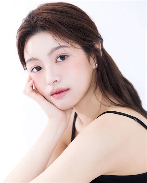 삼월스튜디오 프로필사진 프로필스튜디오 배우프로필 상업촬영 브로셔 상업촬영 ️ 상업촬영 뷰티촬영 뷰티모델 쥬얼리촬영 광고촬영 Instagram