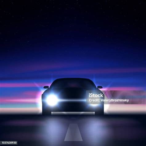 화려한 별이 빛나는 하늘 어두운도 따라 접근 크 세 논 자동차의 실루엣의 배경에 밝은 헤드라이트와 Led 헤드라이트 벡터