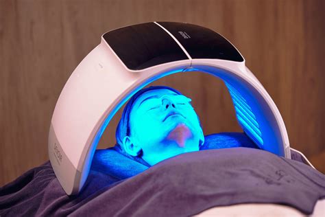 Omega Light Facial - SkinLab