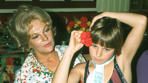 Why Joanna Moores Daughter Tatum Is Estranged From Her Father