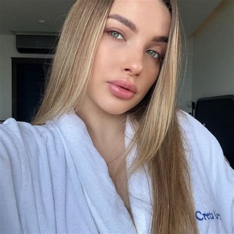 𝑀𝒶𝓇𝒾𝒶 𝐻𝑜𝓁𝑜𝓋𝒶𝒸𝒽𝓊𝓀 Mary Hol • Threads Say More