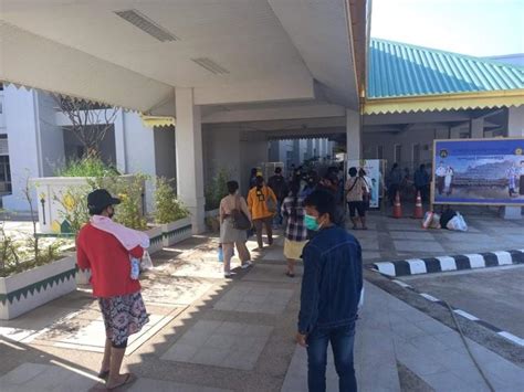 ထိုင်းနိုင်ငံမှ မြန်မာနိုင်ငံသားများ မြဝတီ အမှတ် ၂ ချစ်ကြည်ရေးတံတားမှတစ်ဆင့် ၄၆၆ ဦး ဆက်လက်ဝင