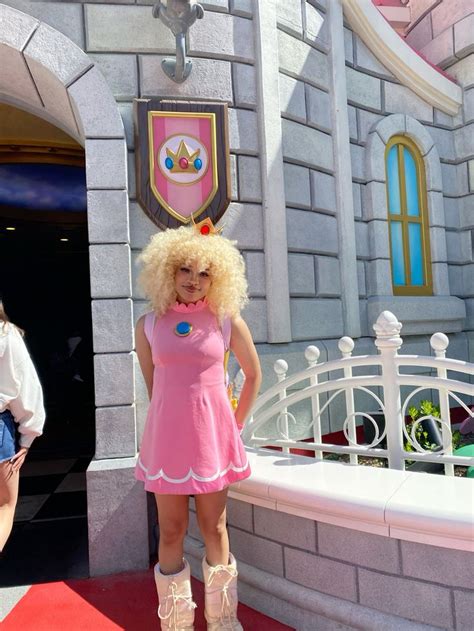 Super Nintendo World Princess Peach Cosplay Vlog Blonde Afro Peach