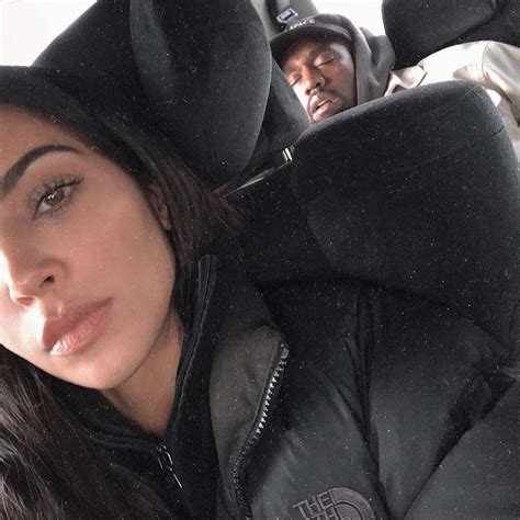 Kim Kardashians No Make Up Selfies That Put Her Flawless Skin On Display