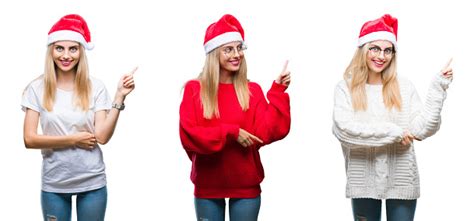 젊은 아름 다운 금발 여자의 콜라주 얼굴에 큰 미소와 함께 고립 된 배경 위에 크리스마스 모자를 입고 카메라를 보고 측면에 손과 손가락을 가리키는 가리키기에 대한 스톡 사진