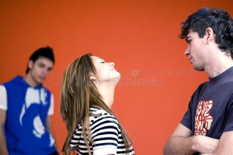 男孩高清图片 女孩和两个男孩 女孩和两个男孩图片免费下载 5104424804 千图网pro