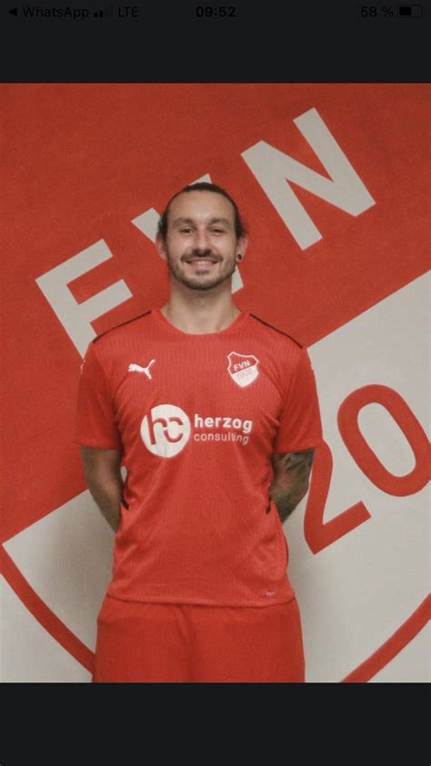 Der Dienstälteste Nimmt Seinen Fv Neuhausen 1920 Ev