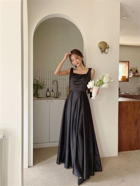 모반디 양리본 블랙 셀프웨딩 원피스 2color 화이트 민소매 브라이덜샤워 스냅촬영 새틴 2부 드레스