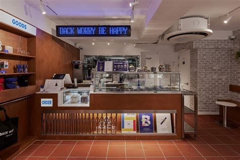 우드톤 미국 레트로 분위기 16평 쿠키샵 인테리어 2024 상점 내부 인테리어 바 가구