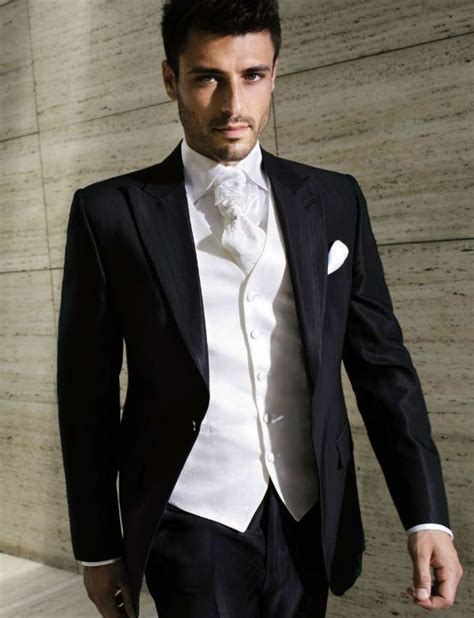 Trajes De Novios Modernos Imagui