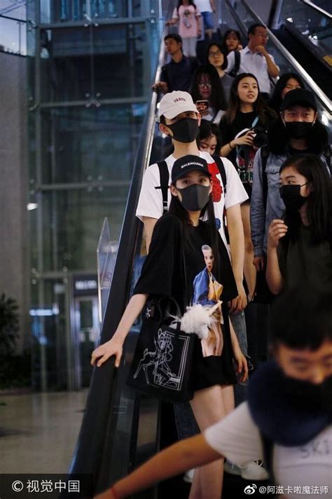 Ghim Trên Nana Ouyang