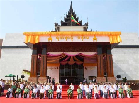 မန္တလေးတွင် စစ်ကောင်စီပိုင် ရတနာပုံခန်းမဘက်မှ ပြင်းထန်သော ပေါက်ကွဲသံထွက်ပေါ်ပြီး ပြည်သူ များ က