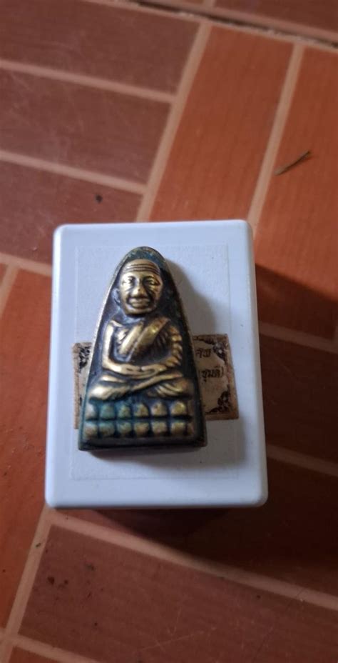 หลวงพ่อทวด วัดช้างให้หลังหนังสือใหญ่ Ennxo