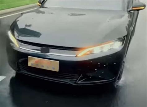 북한 전기차라니 북한의 자동차 수입회사가 판매하는 마두산 전기자동차 디자인 공개