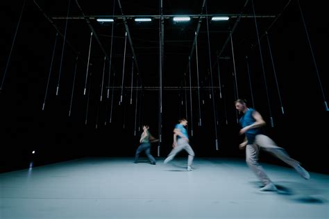 Zodra De Dansers In ‘the Bone Algorithm Aan Dezelfde Pendule Trekken