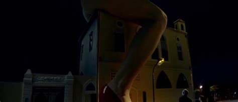 Giantess Humps Building