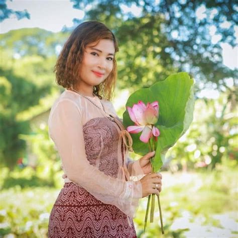 တစ်ခါတစ်လေလဲဒွန့်တာလေးကြည့်ပါရစေဆိုလို့😛 ကိုယ်ကမြန်မာသံအဆိုများပြီးအားပေးများတာကလဲလူကြီးပိုင