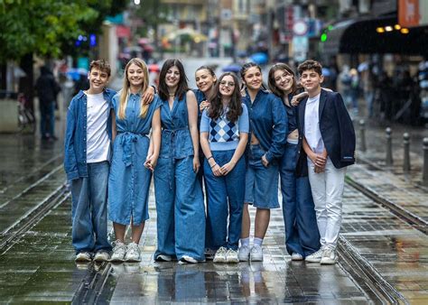 People “Нищо не става по малко страшно Просто ние ставаме по смели “ Ние сме B On девет