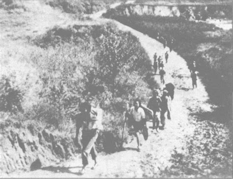 战时延安是全国人民向往的革命圣地。图为爱国青年奔赴延安 中国抗日战争 图片