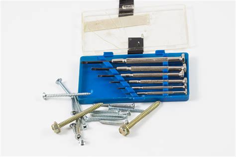 스크루 드라이버 및 다양 한 나사 흰색 배경에 고립 된 작업의 집합입니다 0명에 대한 스톡 사진 및 기타 이미지 0명 Diy 강철 Istock