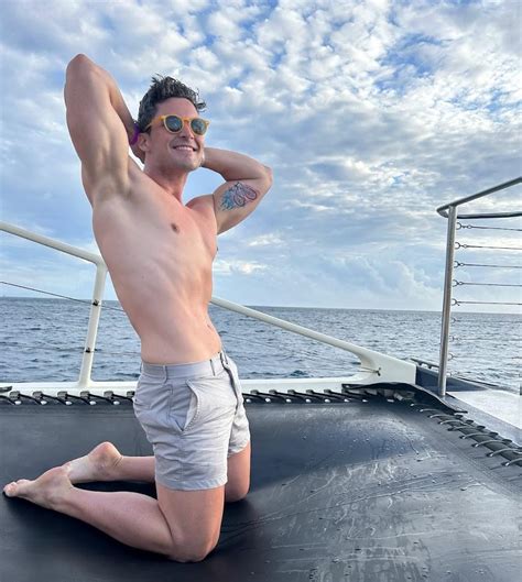 31 Sunset Cruise Flexing Rgaybrosgonemild