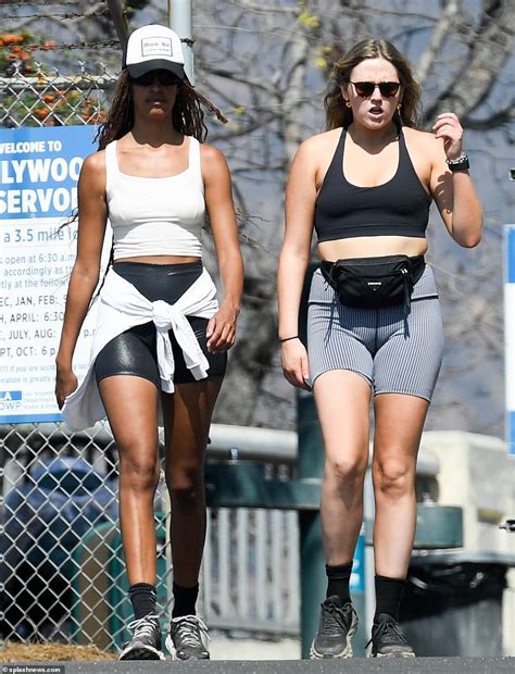 Malia Obama Puts On A Sporty Display In Bike Shorts For La Hike Daily Mail Online
