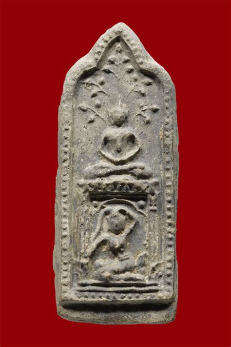 พระกรุวัดท้ายตลาด พิมพ์พระแม่ธรณีบีบมวยผม