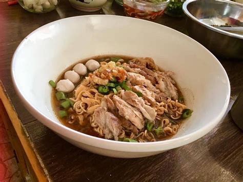 ร้าน ร้านก๋วยเรือพี่รัตน์ วรารักษ์เจ้าเด็ด 100 319 รีวิวร้านอาหาร