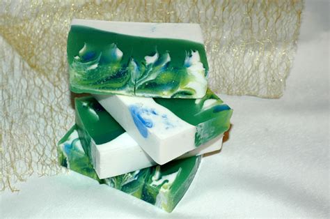 레몬 오일과 바닐라 스파 트리 트 먼 트 수 제 피부 케어 핸드 비누 스파 천연 수 제 비누입니다 비누 만들기 비누의 조각입니다 스파 피부 관리입니다 0명에 대한 스톡 사진