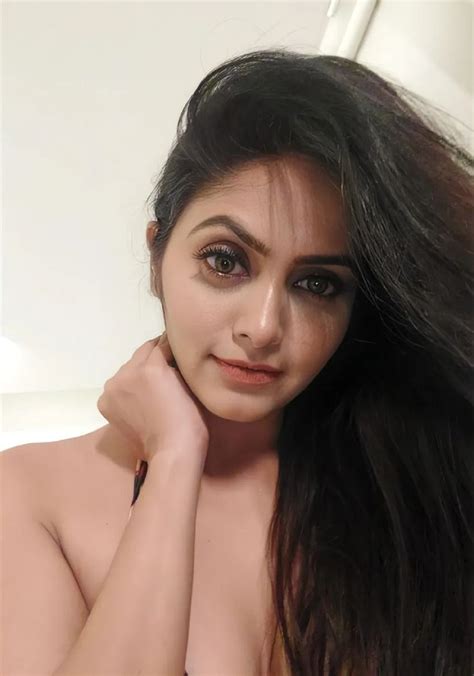 Pragya Nayan Sinha మత్తెక్కించే చూపులతో పిచ్చెక్కిస్తున్న ప్రగ్యా నయన్ సిన్హా Namasthe Telangana