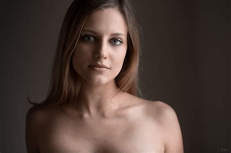 Hd Wallpaper Women Brunette Simple Background Face Bare Shoulders
