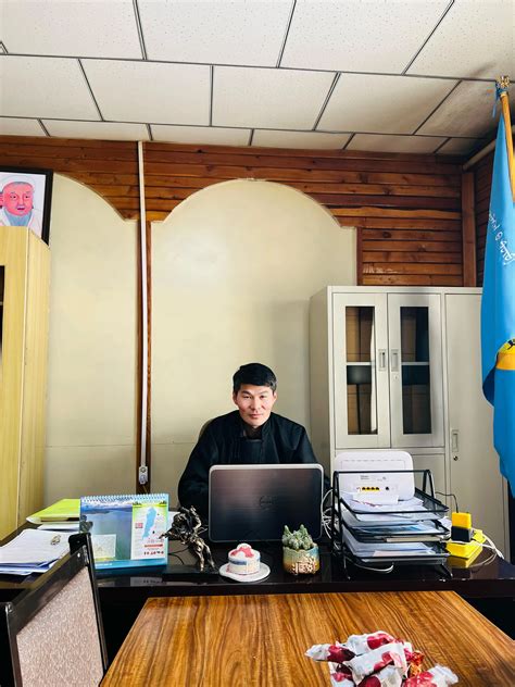 Сар бүрийн эхний 7 хоногийн даваа гарагт монгол үндэсний дээл өмсөж уриалгад нэгдсэн